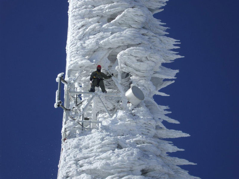 Almost all-natural art: Snowstorm encapsulates cell tower in ice ...