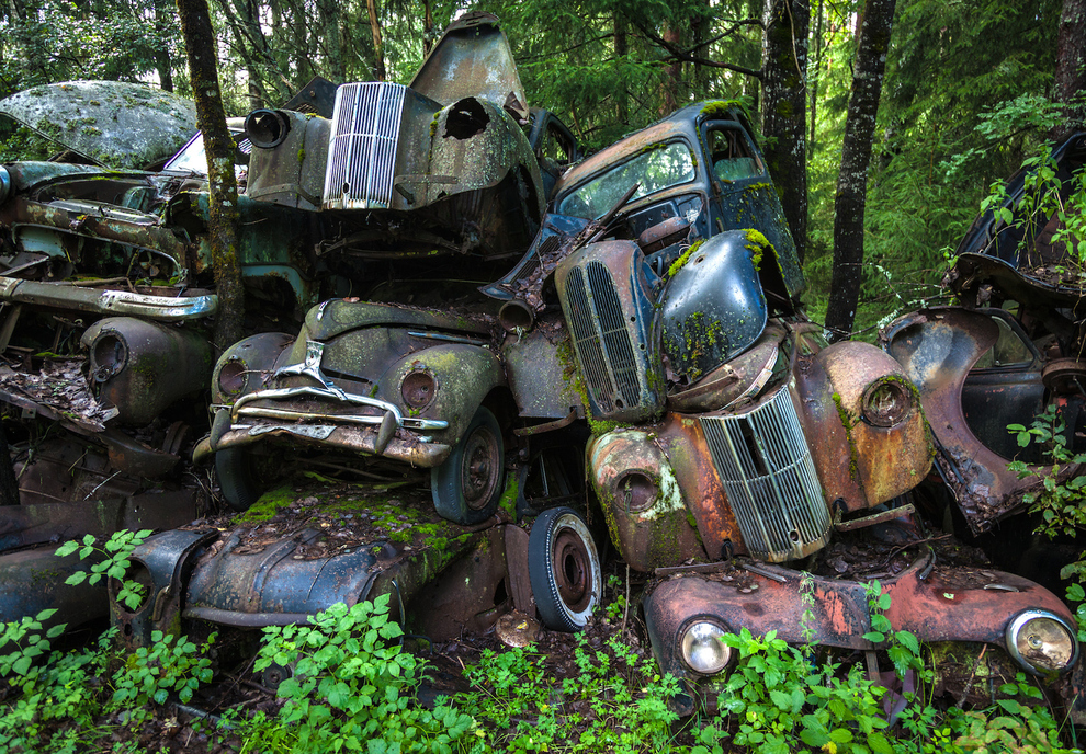 15 creepy pictures of a Swedish car graveyard - Alltop Viral